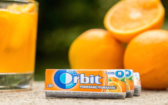 Orbit v lete láka novou príchuťou šťavnatých pomarančov. – V kocke